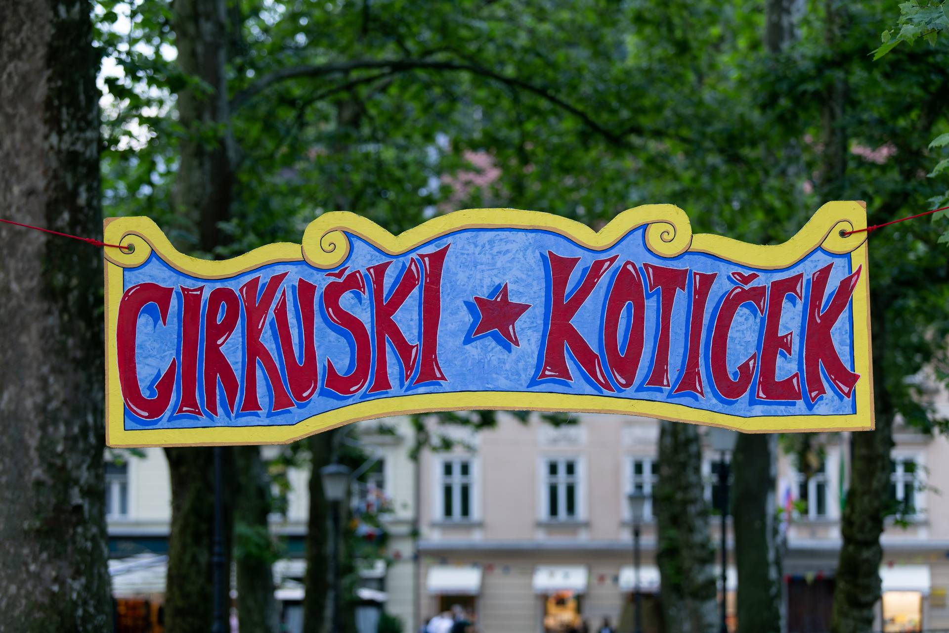Cirkus Fuskabo – Cirkus kot umetnost, ki povezuje in opolnomoča.